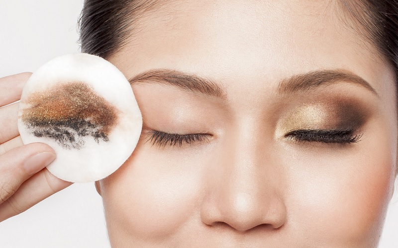 Lông mi rụng nhiều có sao không? Cách khắc phục lông mi rụng nhiều