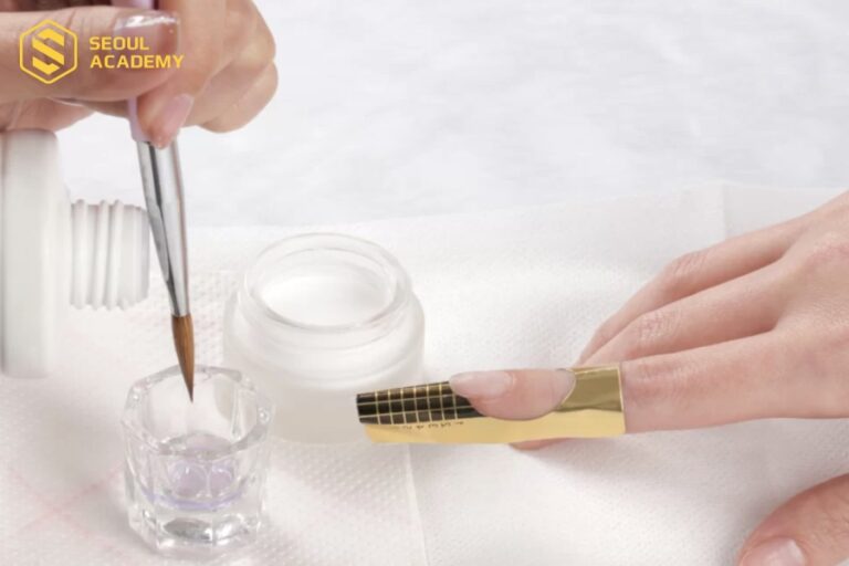 Liquid đắp bột là gì? Cách dùng đúng mà an toàn khi làm nail